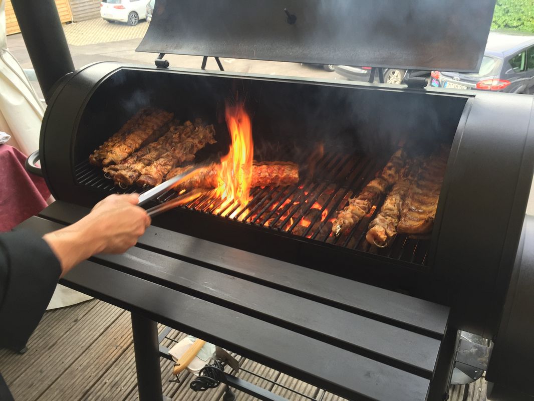 NEU: BBQ-Smoker – Holzkohlegrill – Hotel Restaurant Lüdenbach